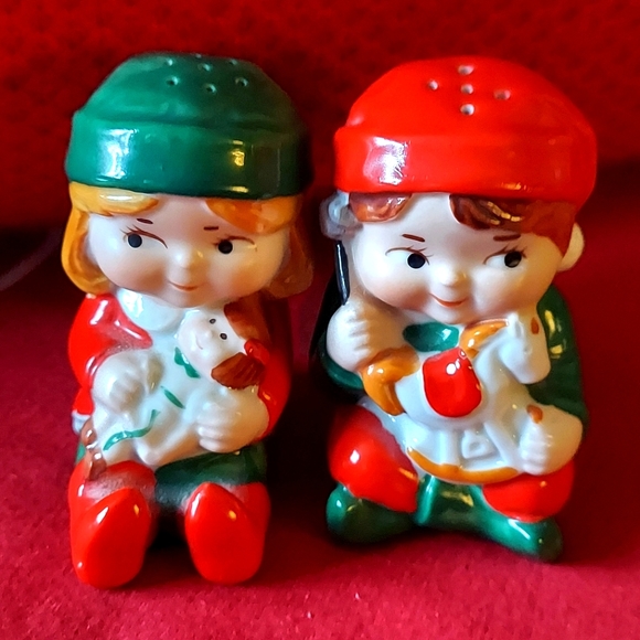 Avon | Holiday | Avon Santas Helpers Salt Pepper Set | Poshmark